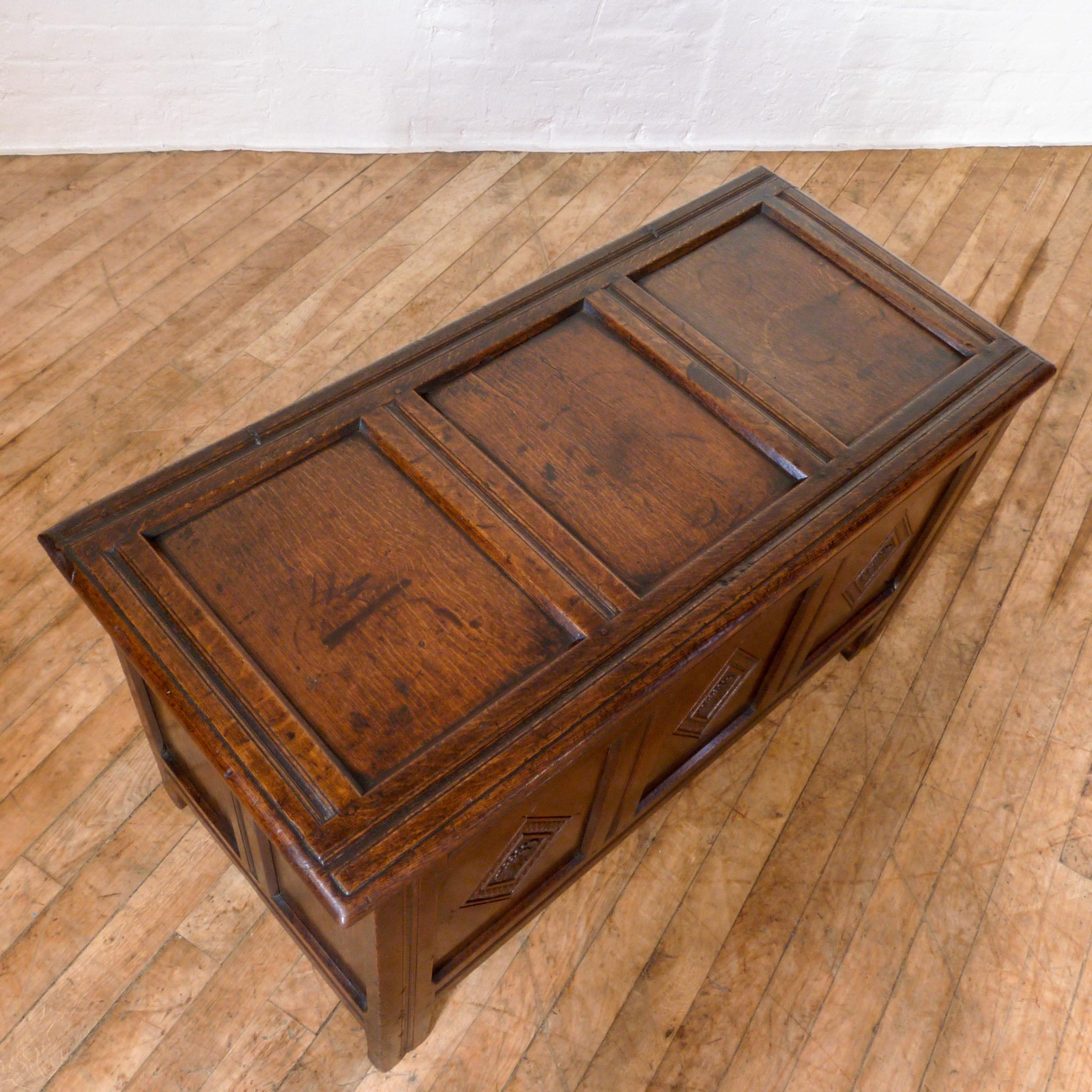 #17th Century English Oak Kist - witchantiques.com
