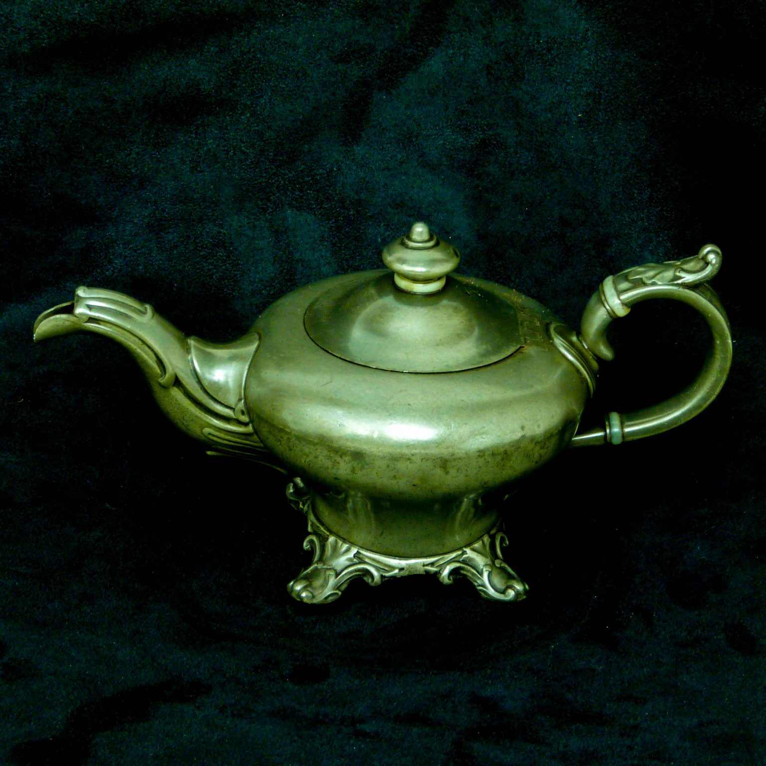 #Victorian Tea Pot - witchantiques.com